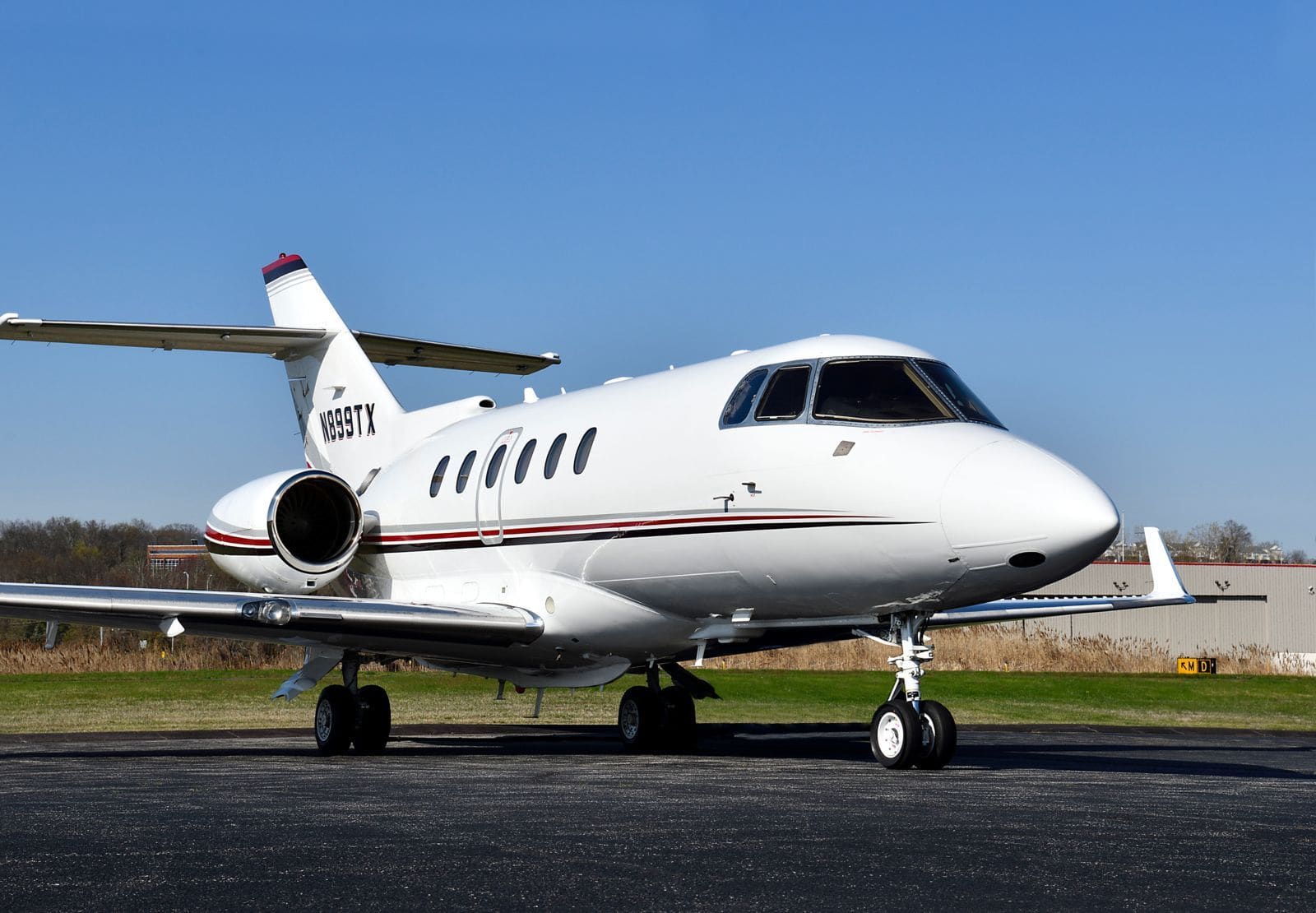 Hawker-Beechcraft Hawker 600: The Ultimate Business Jet for Private Charter