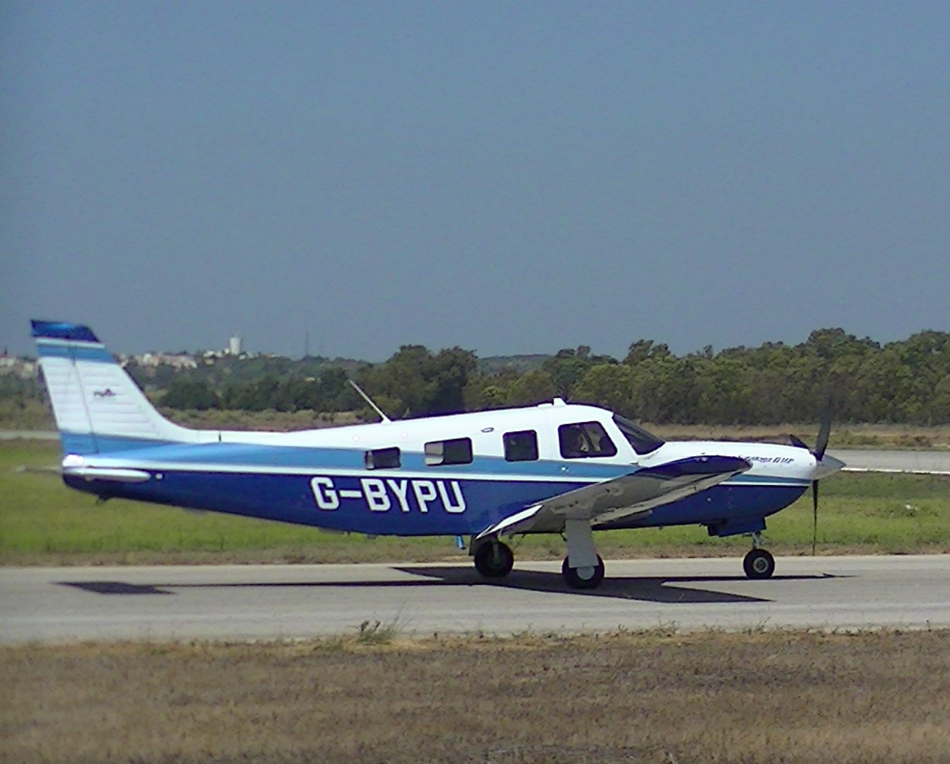 Experience Luxury and Efficiency with the Piper PA-32R Lance/Saratoga ...
